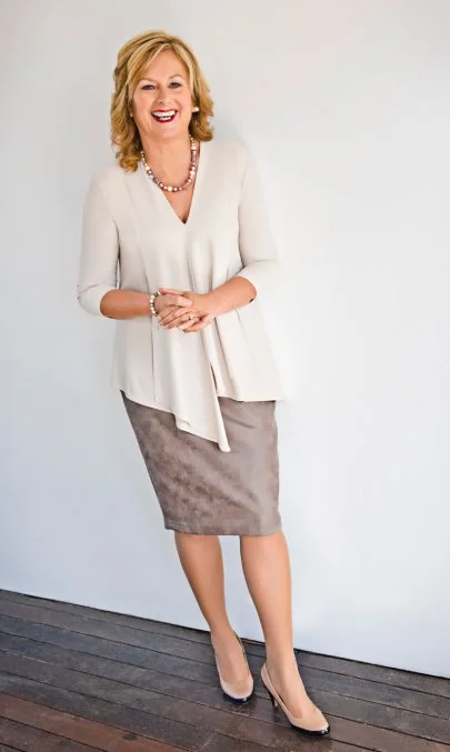 Dr Neryl East - online & legal media and communication expert