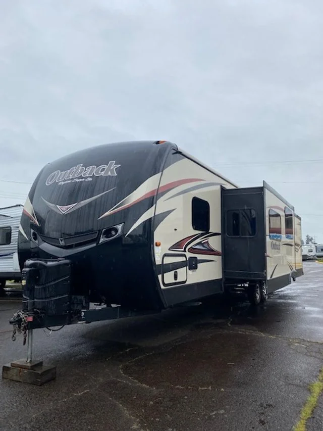 TRAVEL TRAILERS — Summit RV