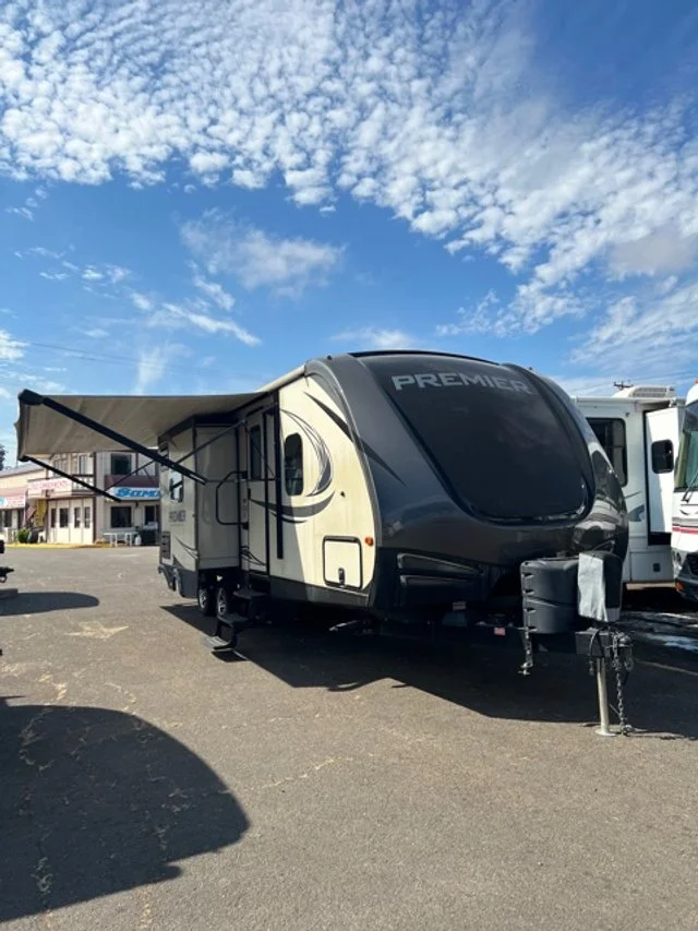 TRAVEL TRAILERS — Summit RV