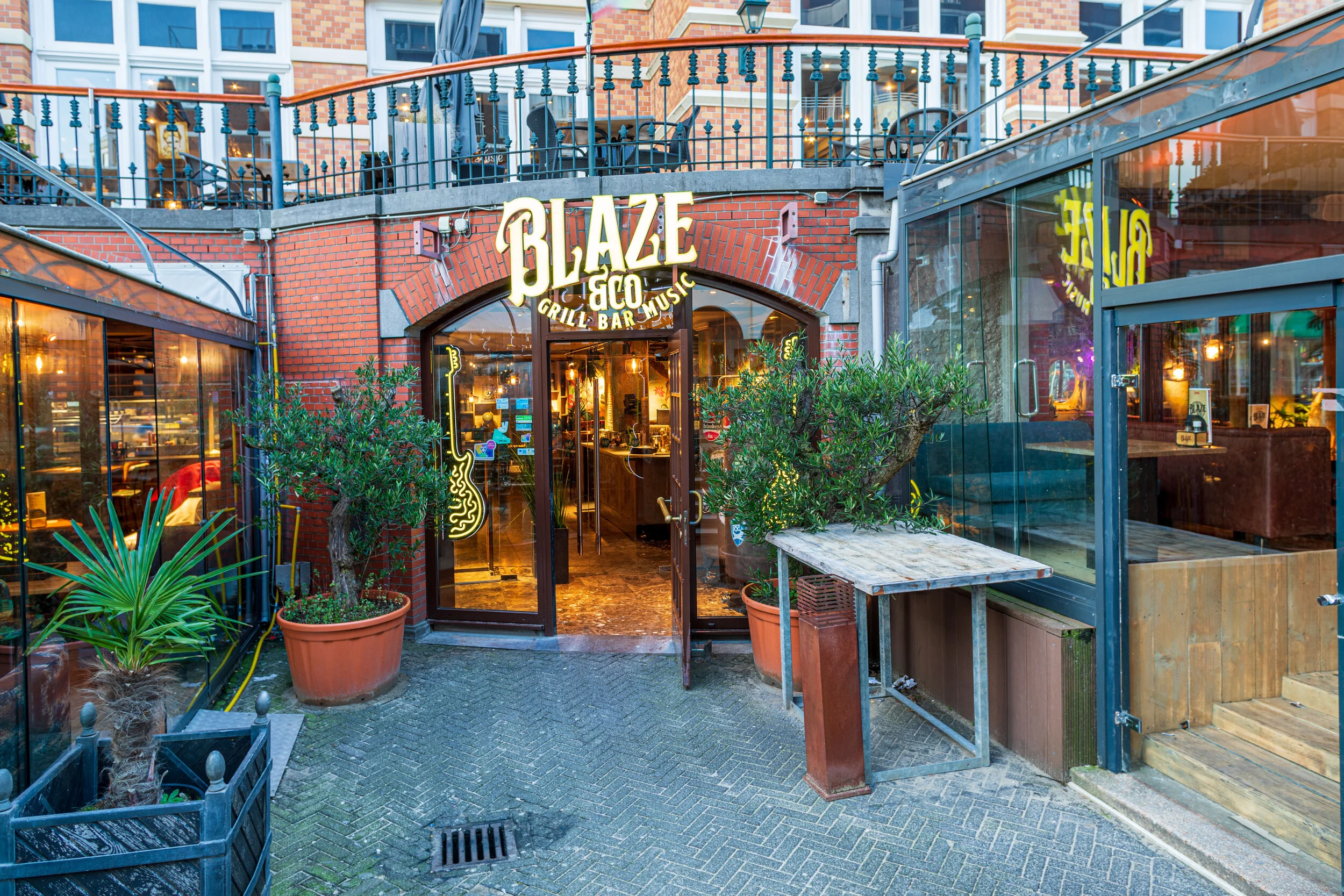 Topkapi in Scheveningen omgetoverd tot Blaze & Co — Zoek jij RESTAURANT ...