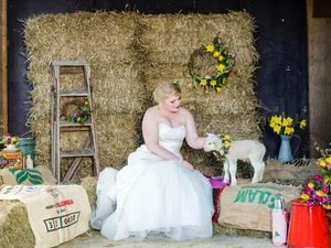 Spring time wedding on the 'farm' — Church Park Flowers