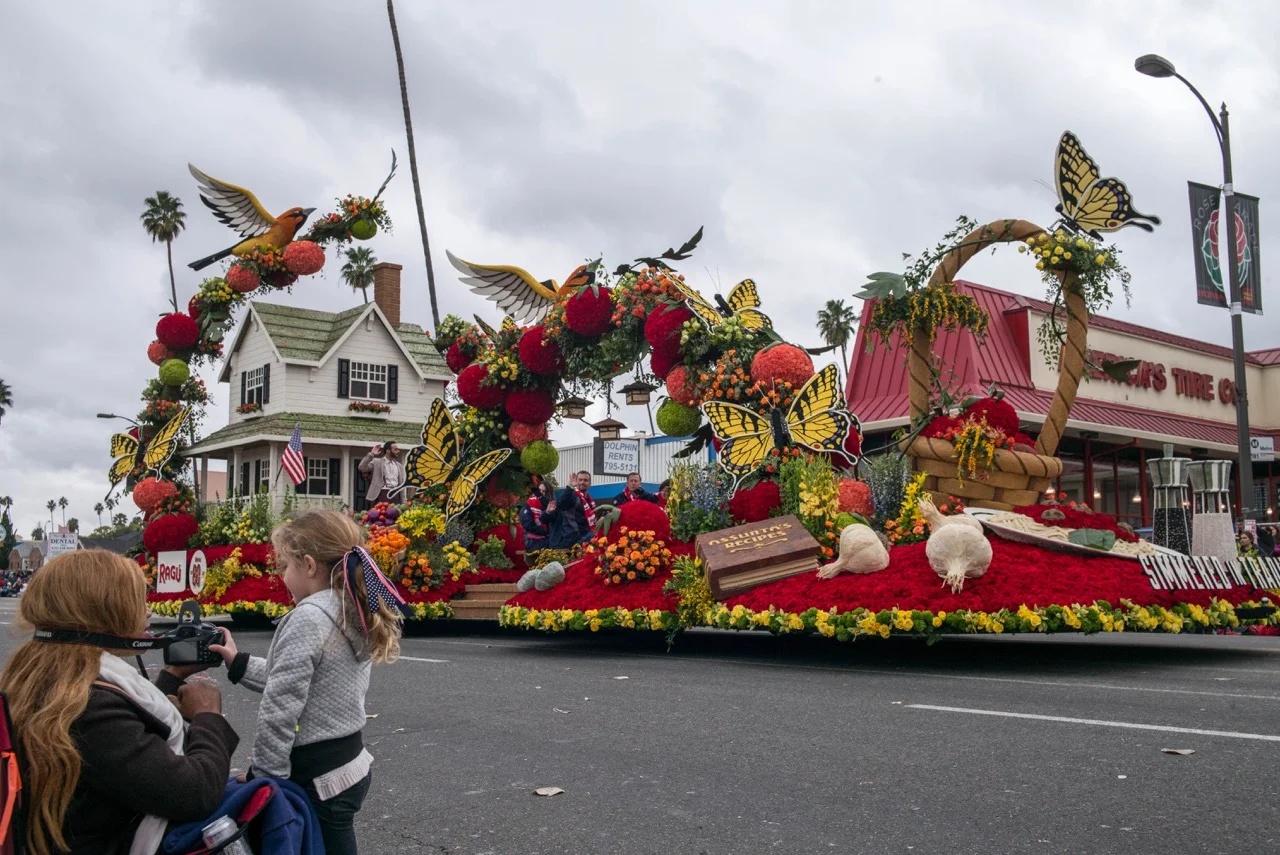 It's the Rose Parade — Steadily Mobbing
