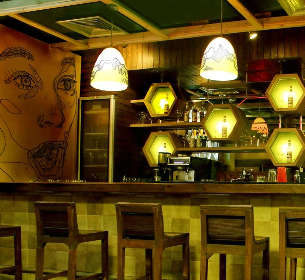 Maddy Butcher, British street artist, illustrator & painter, Dubai UAE ...