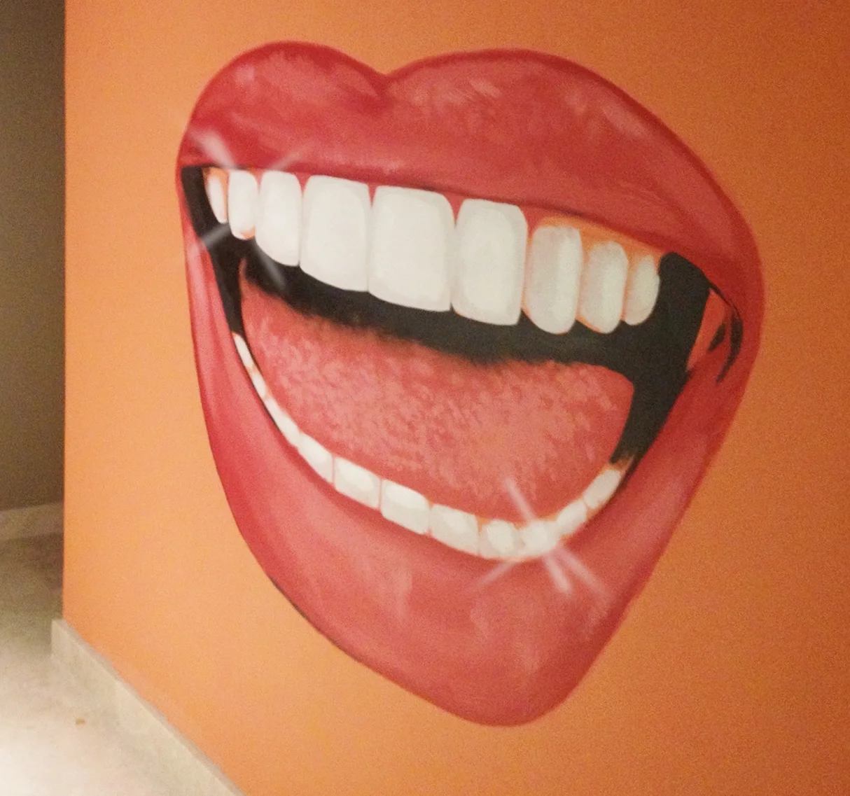 Maddy Butcher, British street artist, illustrator & painter, Dubai UAE ...