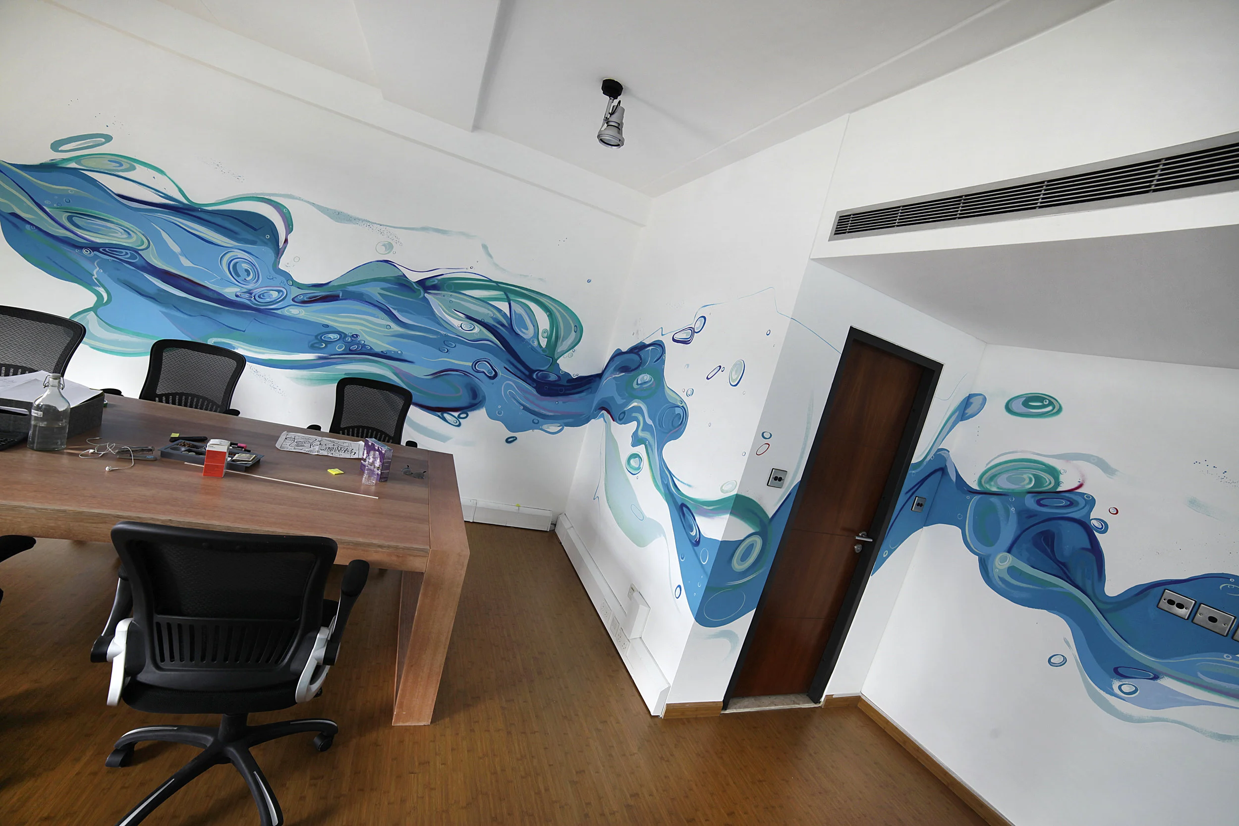 Maddy Butcher, British street artist, illustrator & painter, Dubai UAE ...