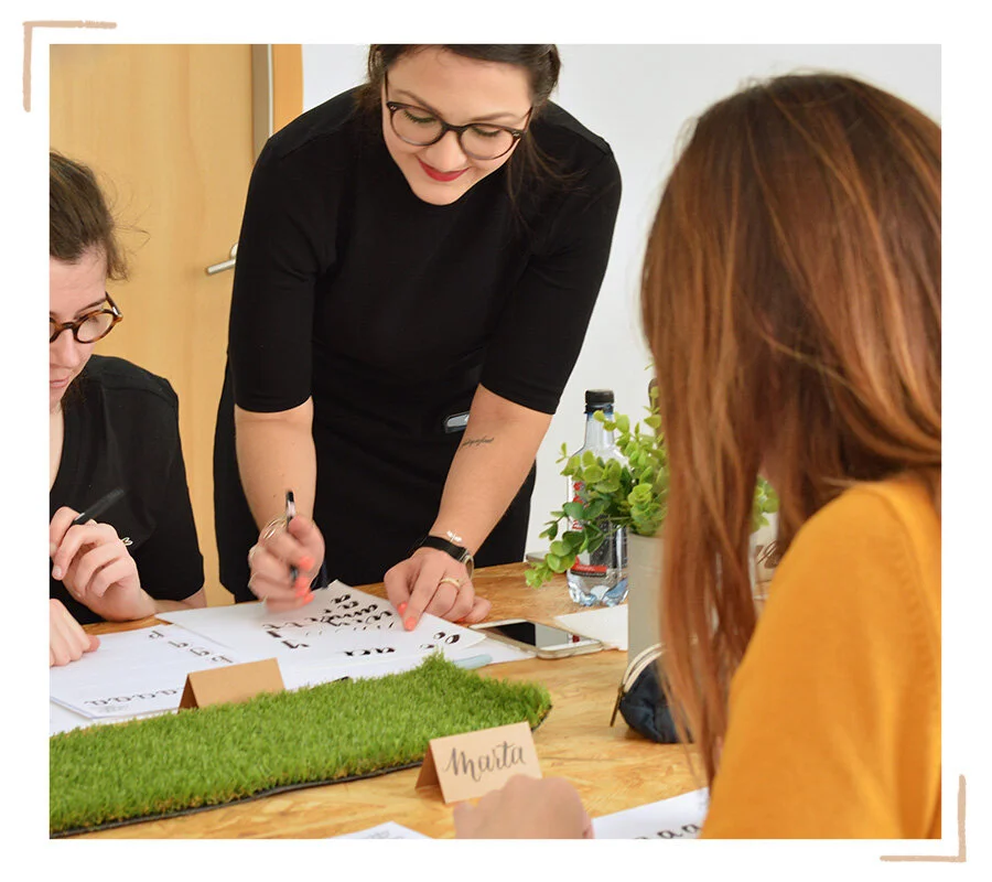 Bruna Zanella · Caligrafía, Lettering y Diseño Gráfico