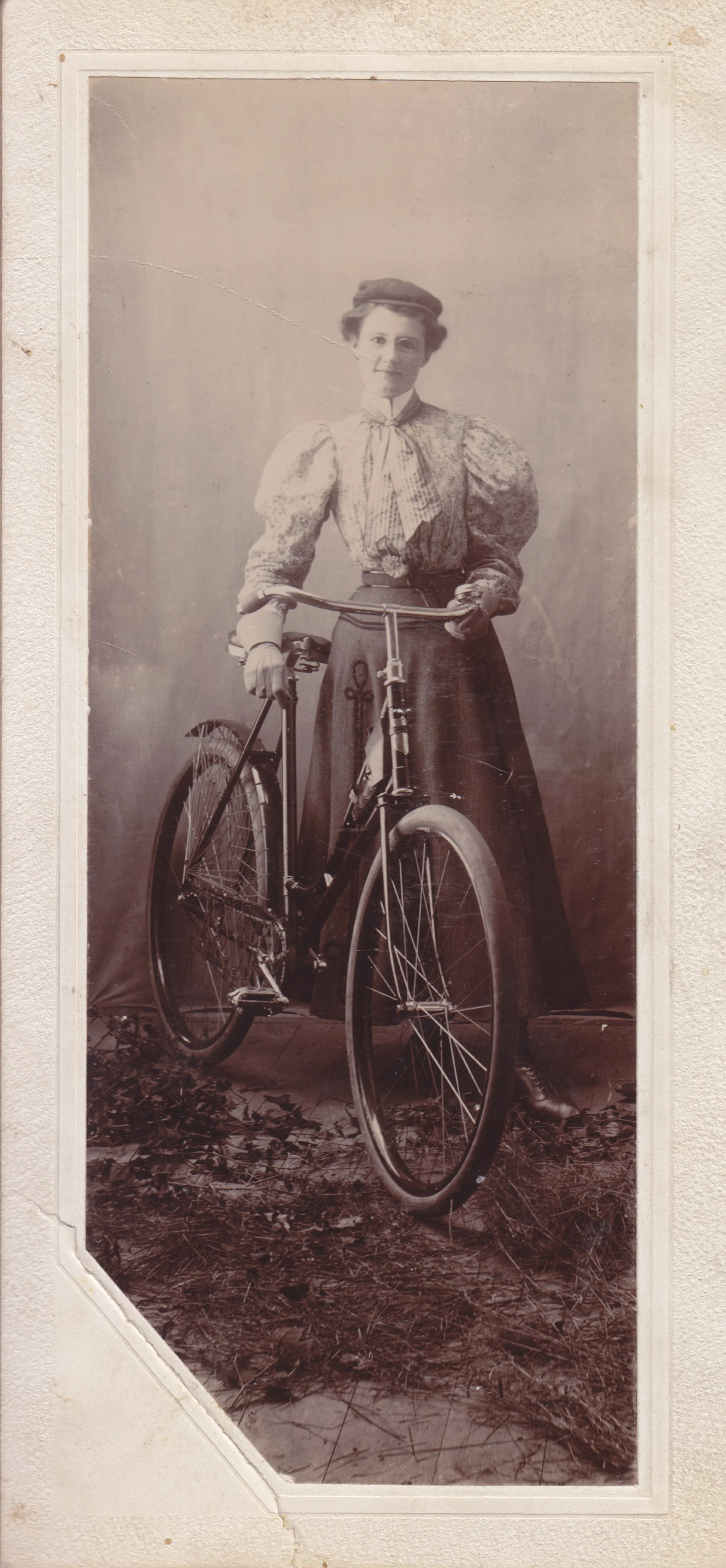 Wheelwomen: Cycling and Dress in the Late Nineteenth Century - Caitlin ...