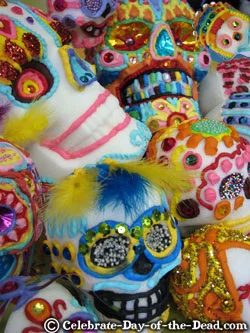 How to Make Sugar Skulls: Step-by-Step Demo with Photos, Using Sugar ...