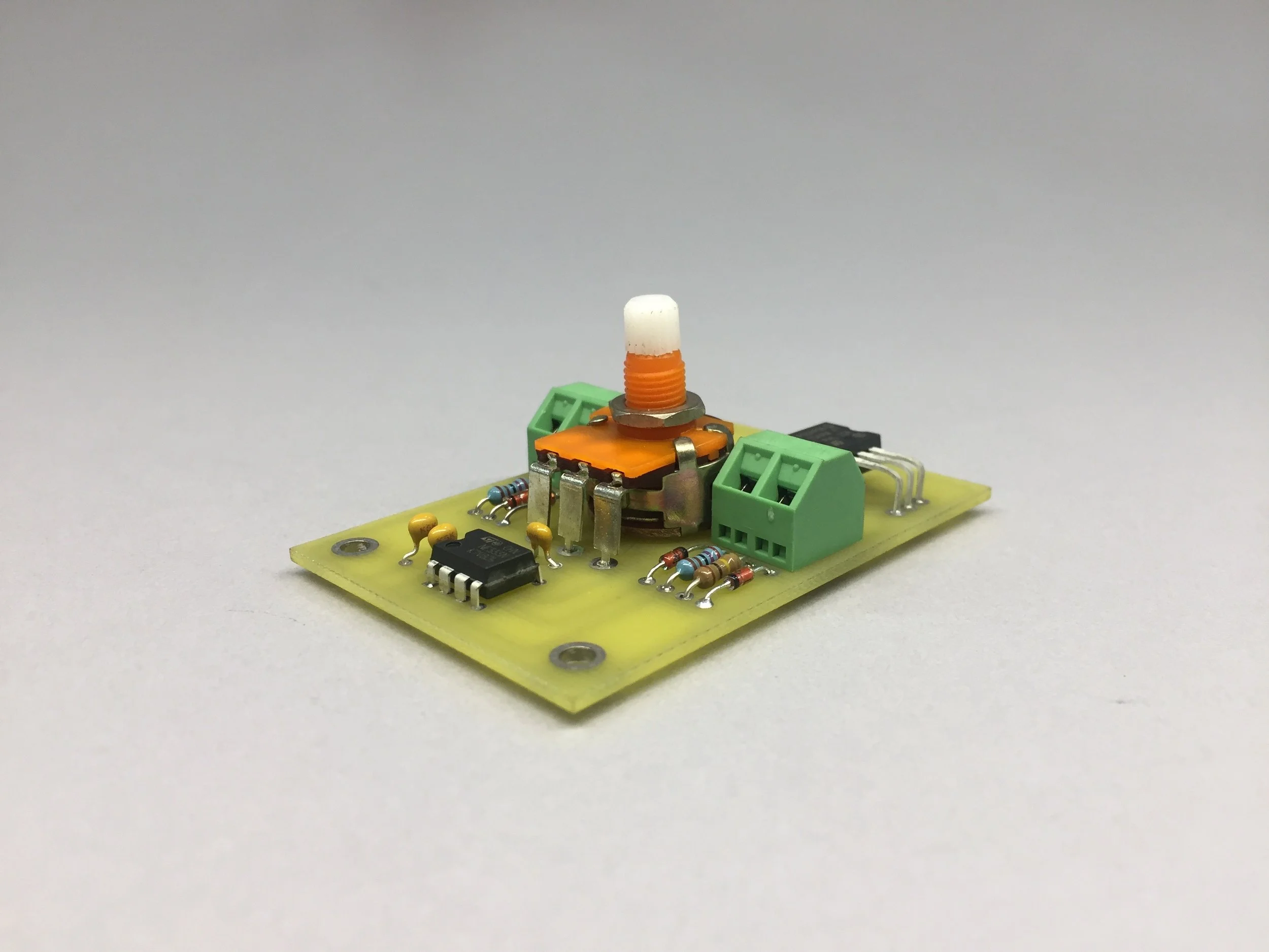 Leaders in solid state LED lighting design | Holly Solar Products, LLC.