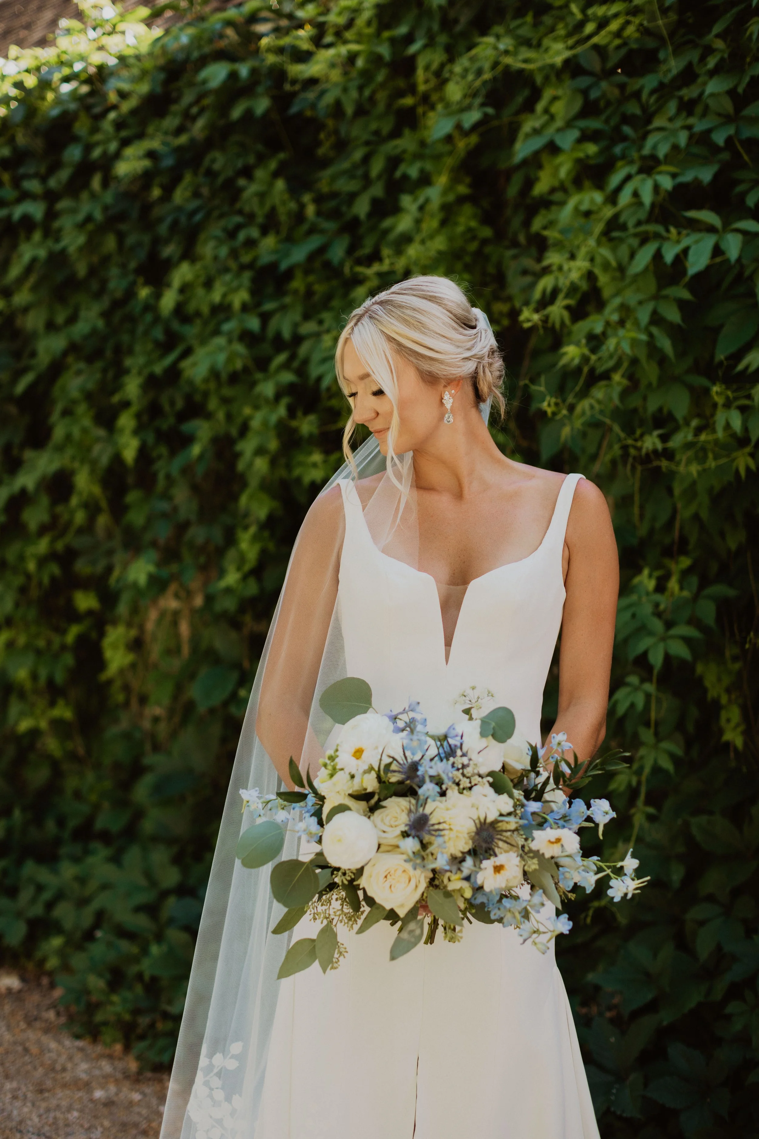 Elegant & Bright - A Wedding in White & Blue — Whirly Girl Flowers