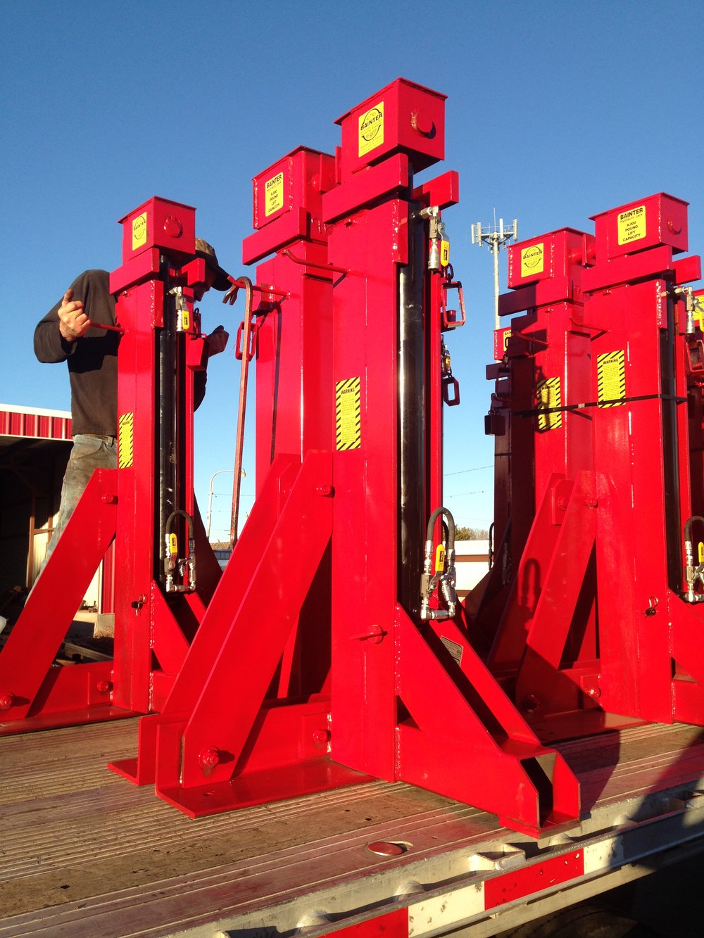 9K Capacity Smoothwall Hydraulic Jacks — Bainter Construction