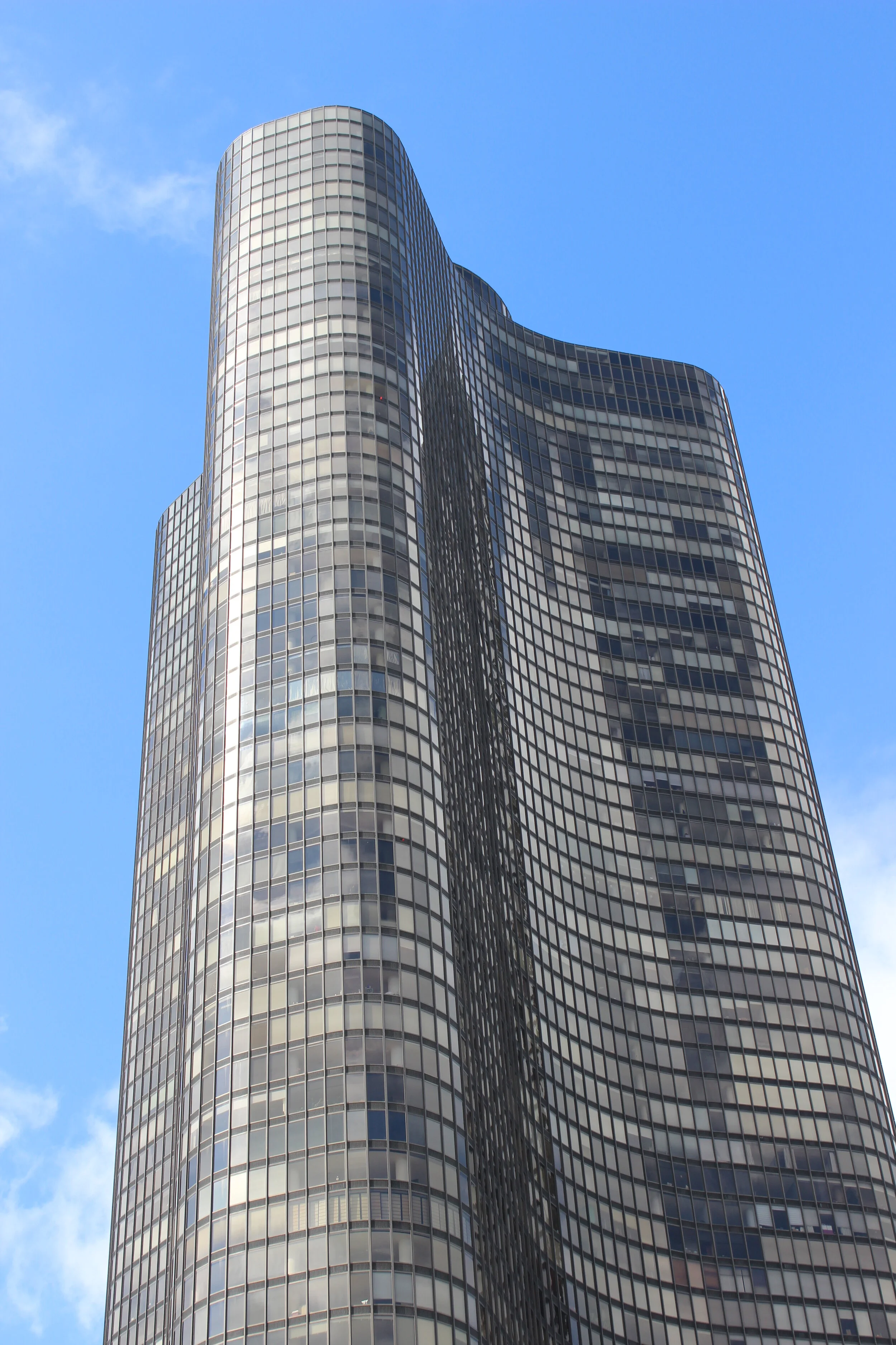 Oprah and other Secrets of Lake Point Tower — Inside Chicago Walking ...