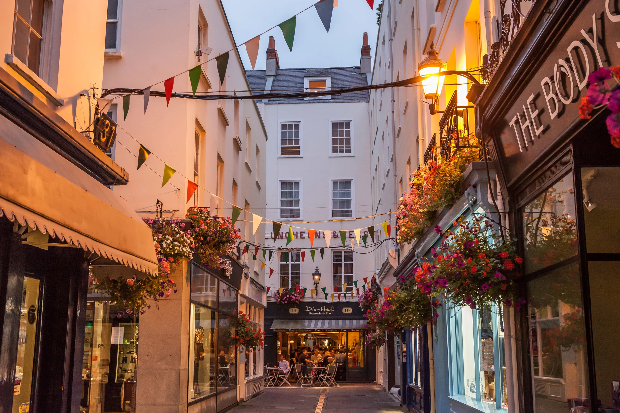 1st Call Taxis Guernsey - 07911 727 970 1st Call Taxis Guernsey Home Page