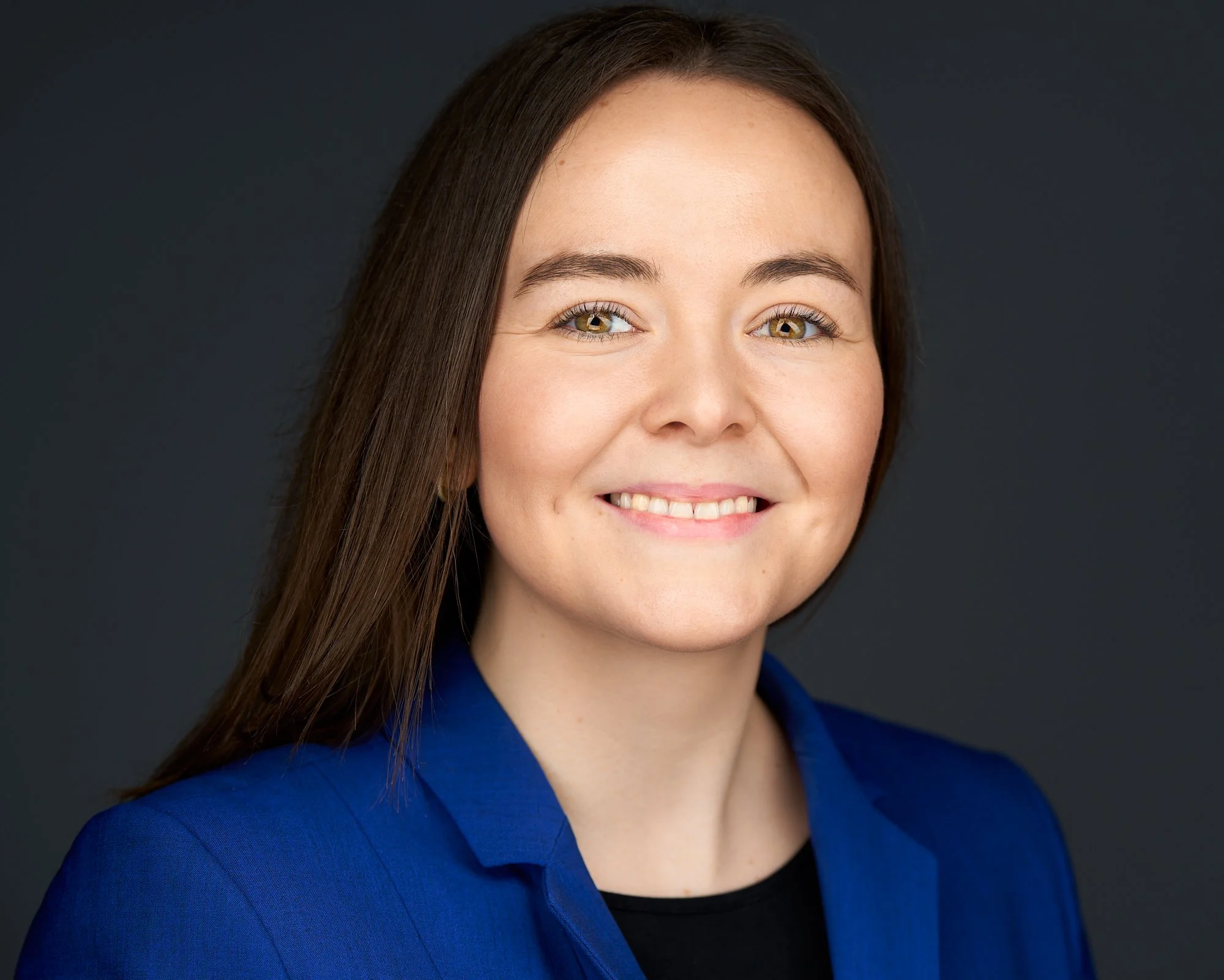 Book your headshot session now in Brussels. Request a portrait ...