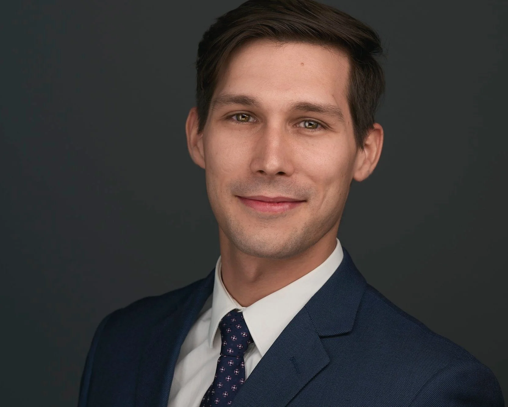 Book your headshot session now in Brussels. Request a portrait ...