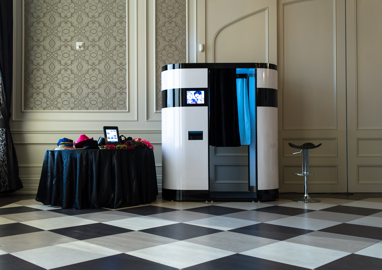 Toronto's Favourite Photo Booth Rentals - Toronto's favourite photo ...