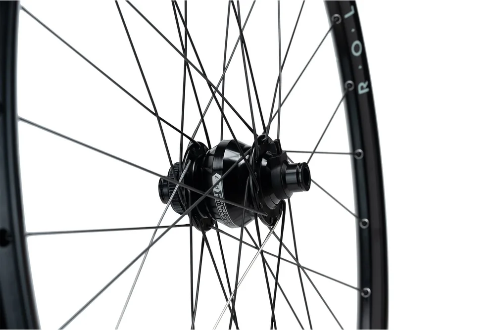 DRA 700C DYNAMO WHEELSET M12 THROUGH AXLE