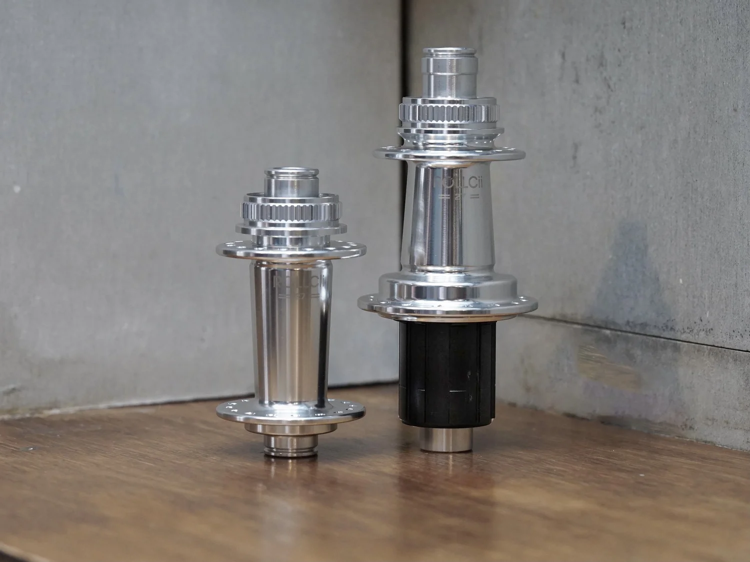RC27DB CENTER LOCK HUBS