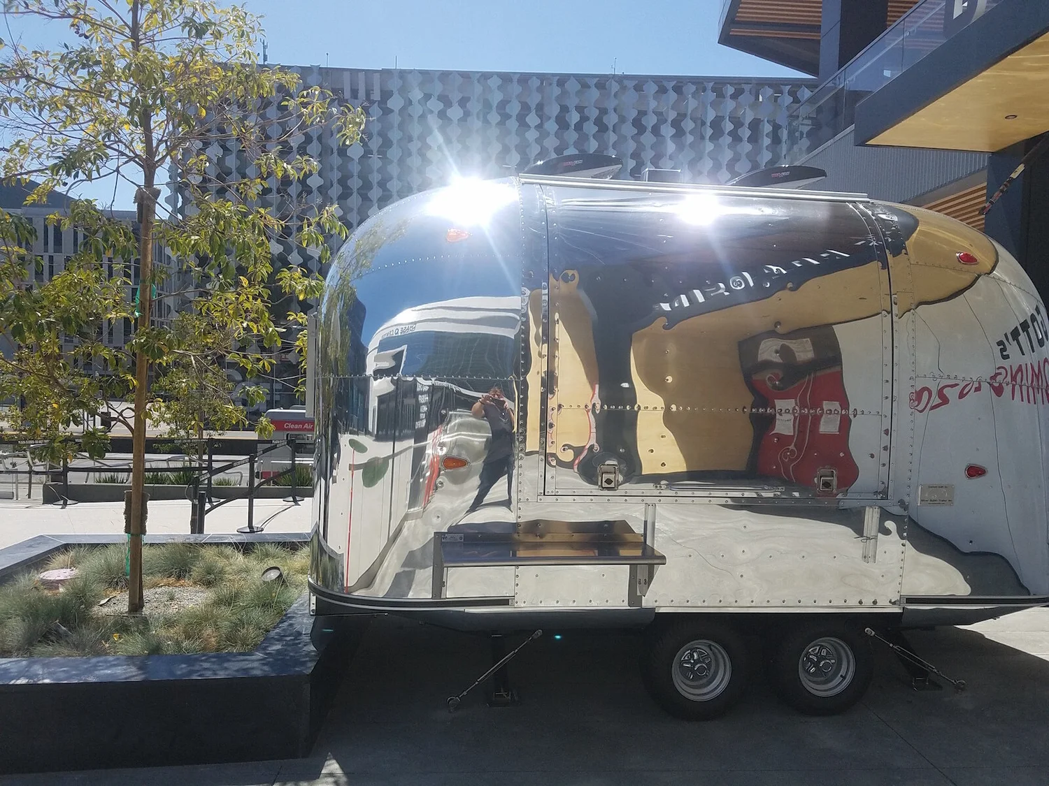 GOTT'S ROADSIDE AIRSTREAM - Silver bullet trailer inc.