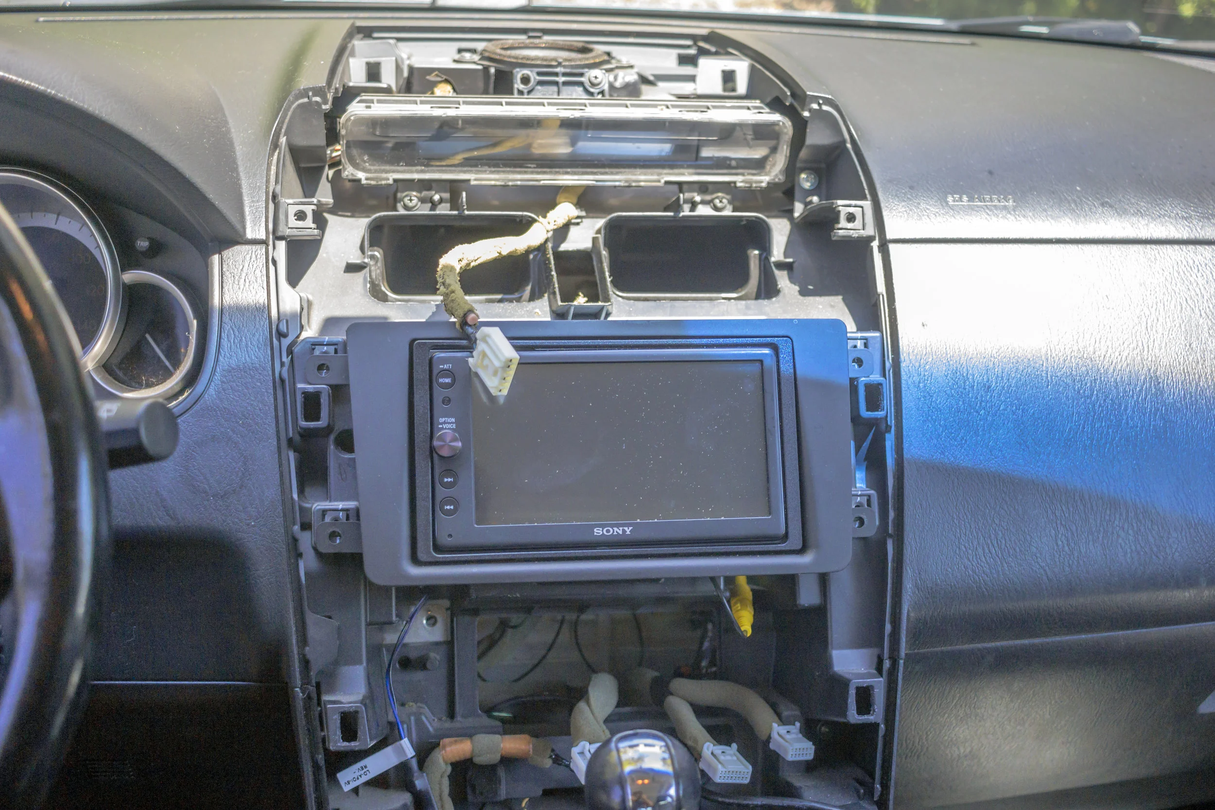 We integrate into the factory backup camera for this 2010 Mazda CX-9 ...