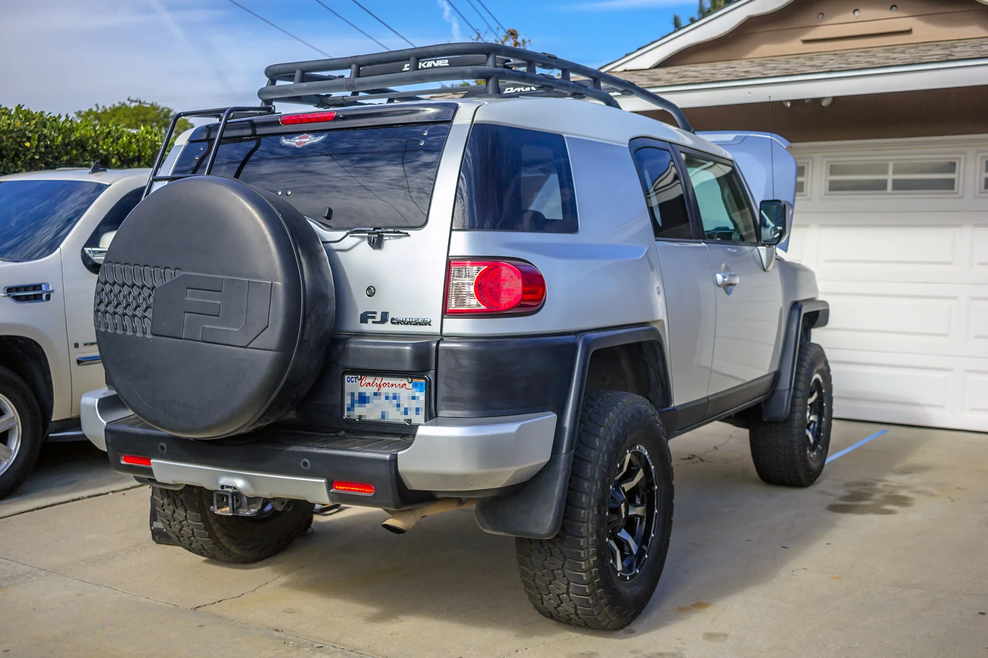 This 2006 Toyota FJ Cruiser had us add a front-facing camera! — On-site ...