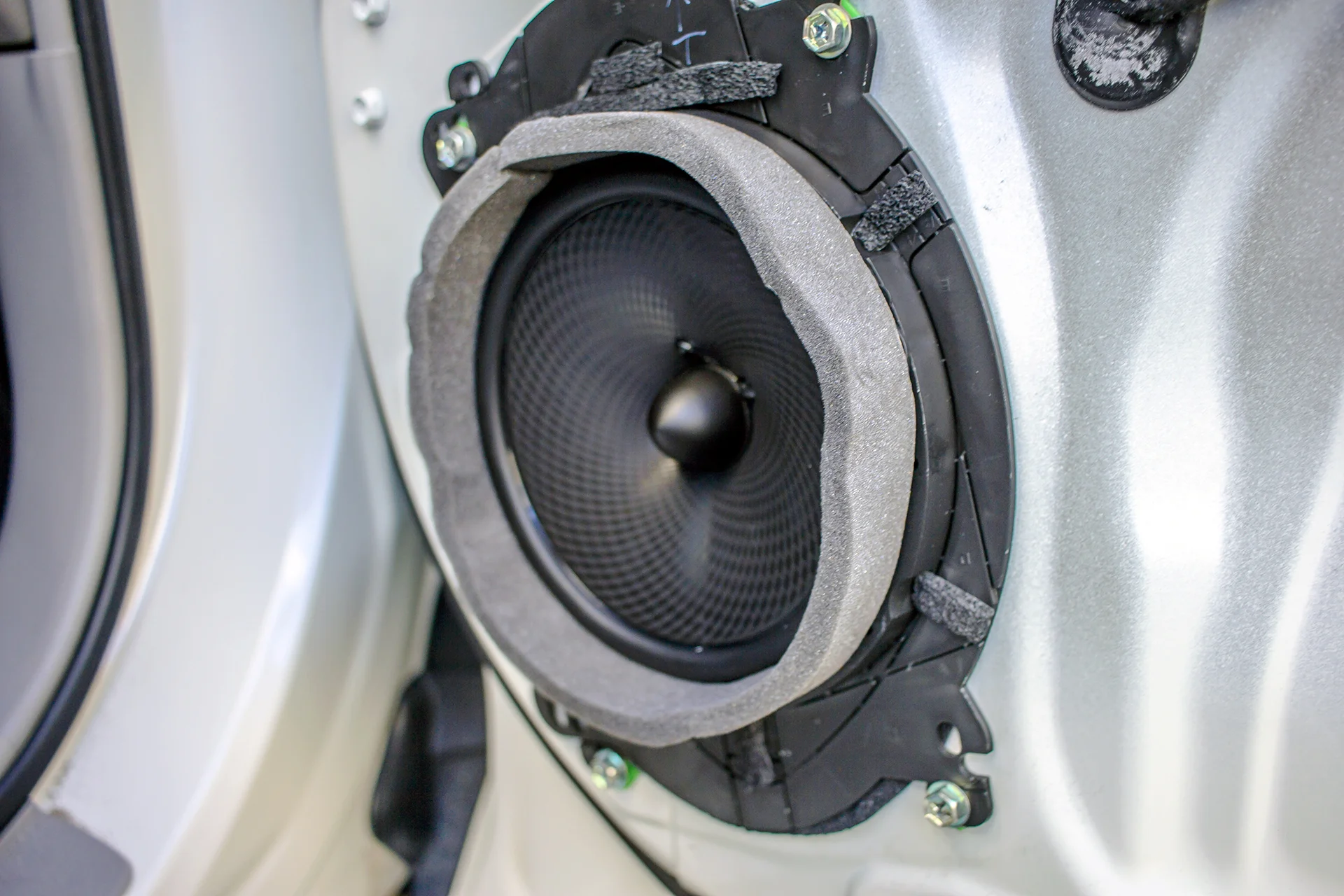 A Sound Revolution and Connectivity Upgrade: 2013 Toyota Highlander ...