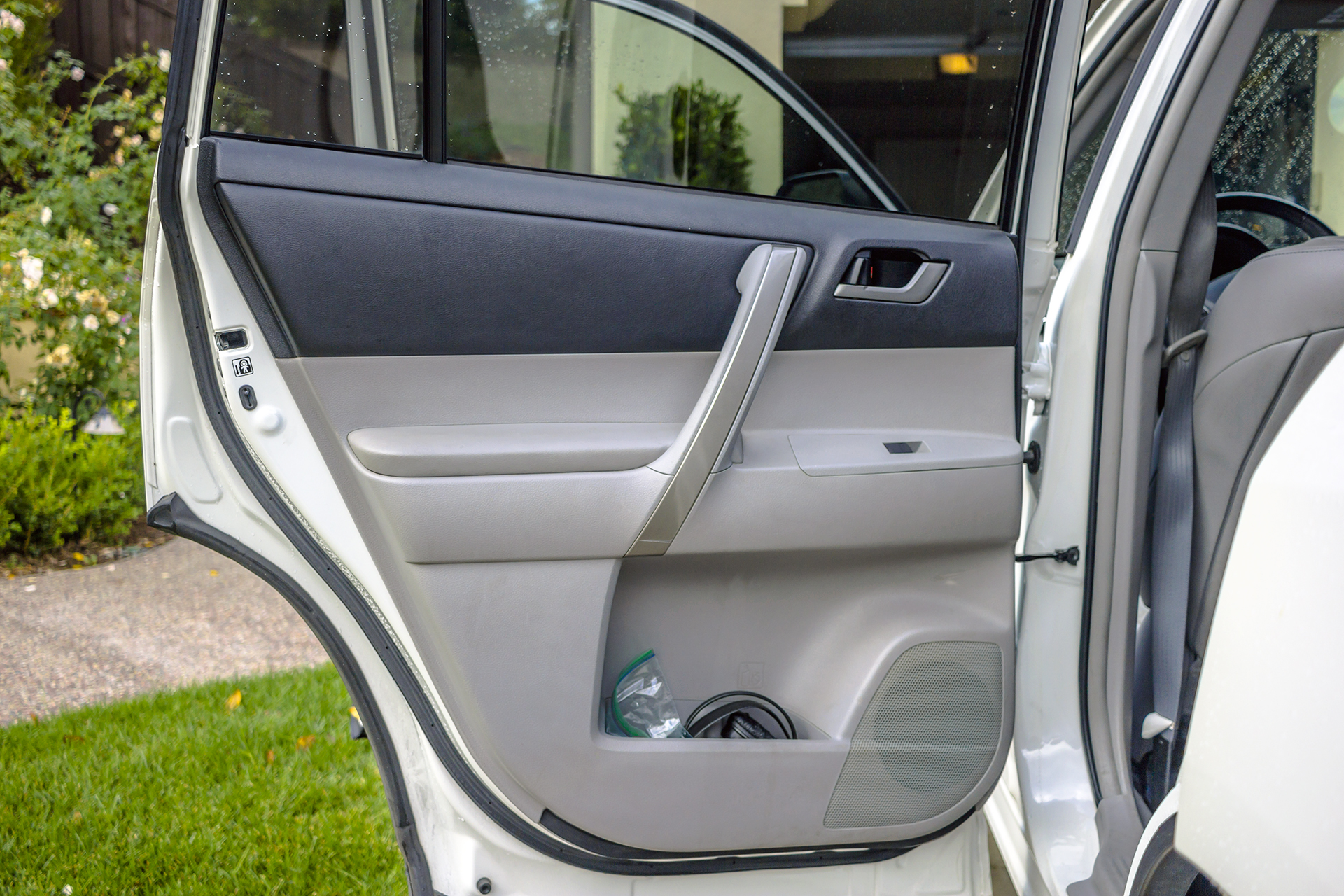 A Sound Revolution and Connectivity Upgrade: 2013 Toyota Highlander ...