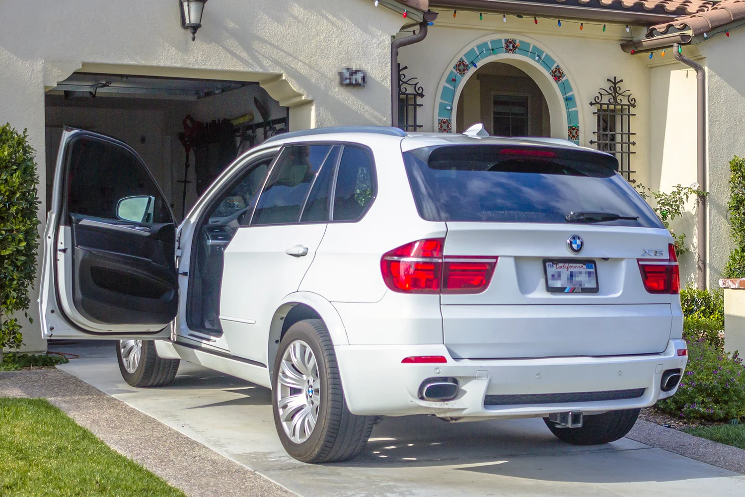 This customer had us add Apple Carplay to the OEM display in his E70 ...