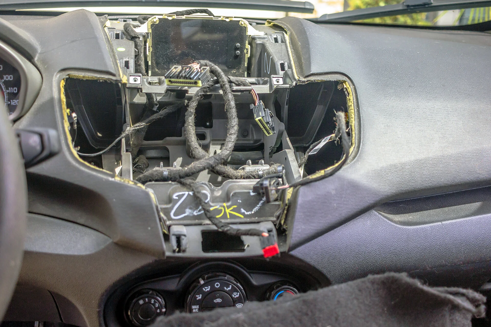 We replaced the faulty factory radio in this 2012 Ford Focus! — On-site ...