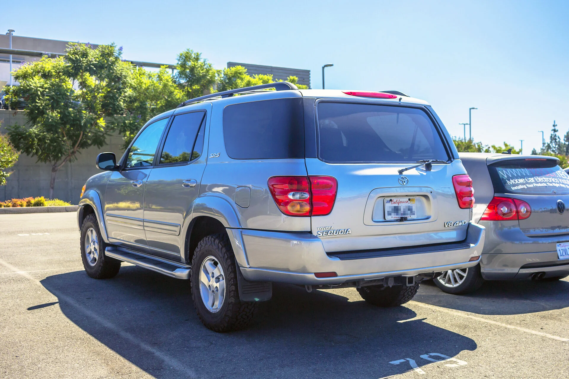 2004 Toyota Sequoia gets a straightforward stand-alone camera install ...