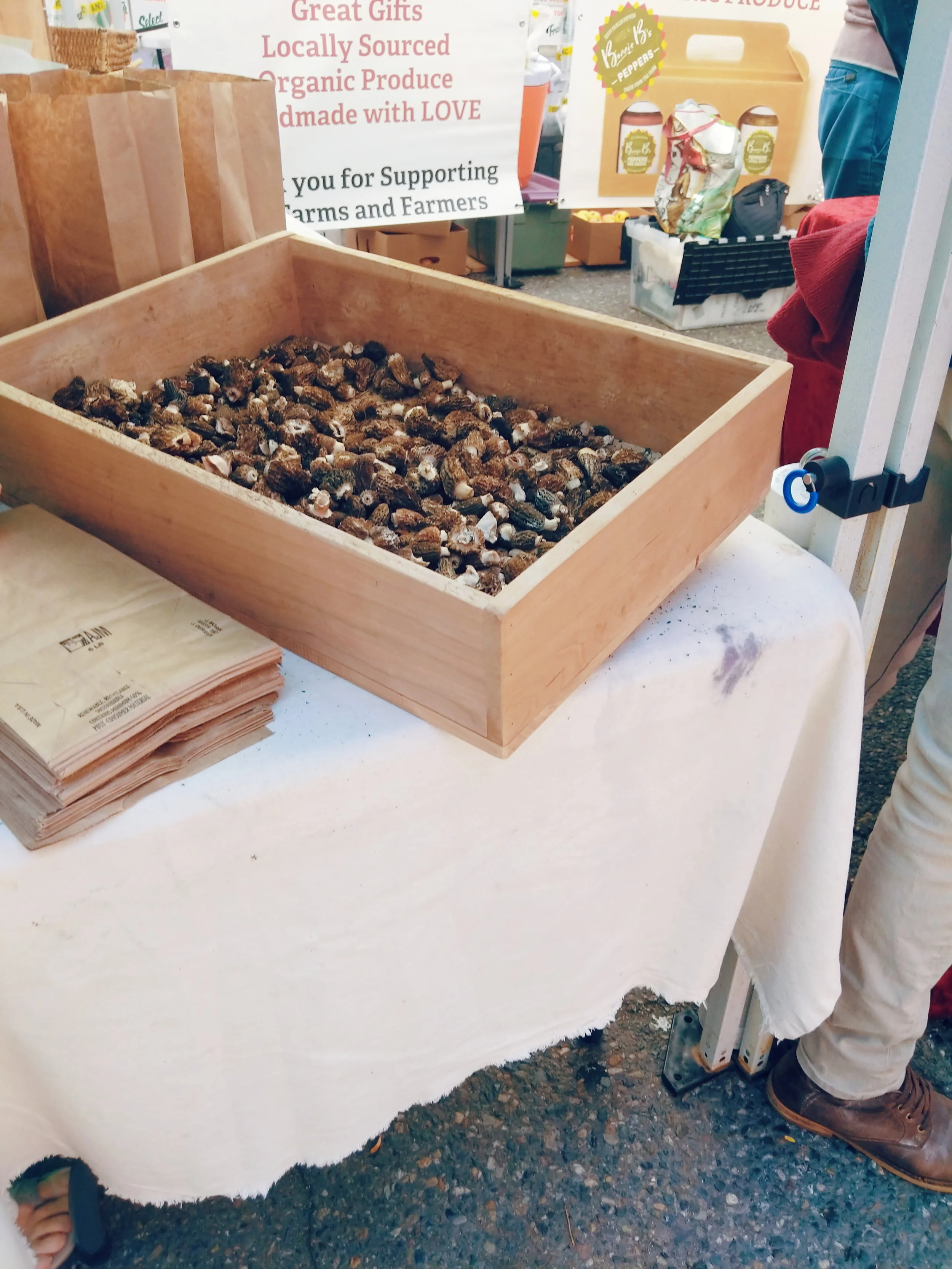 Seattle Must Stop: Visit the Ballard Farmers Market — rebeccakshores.com