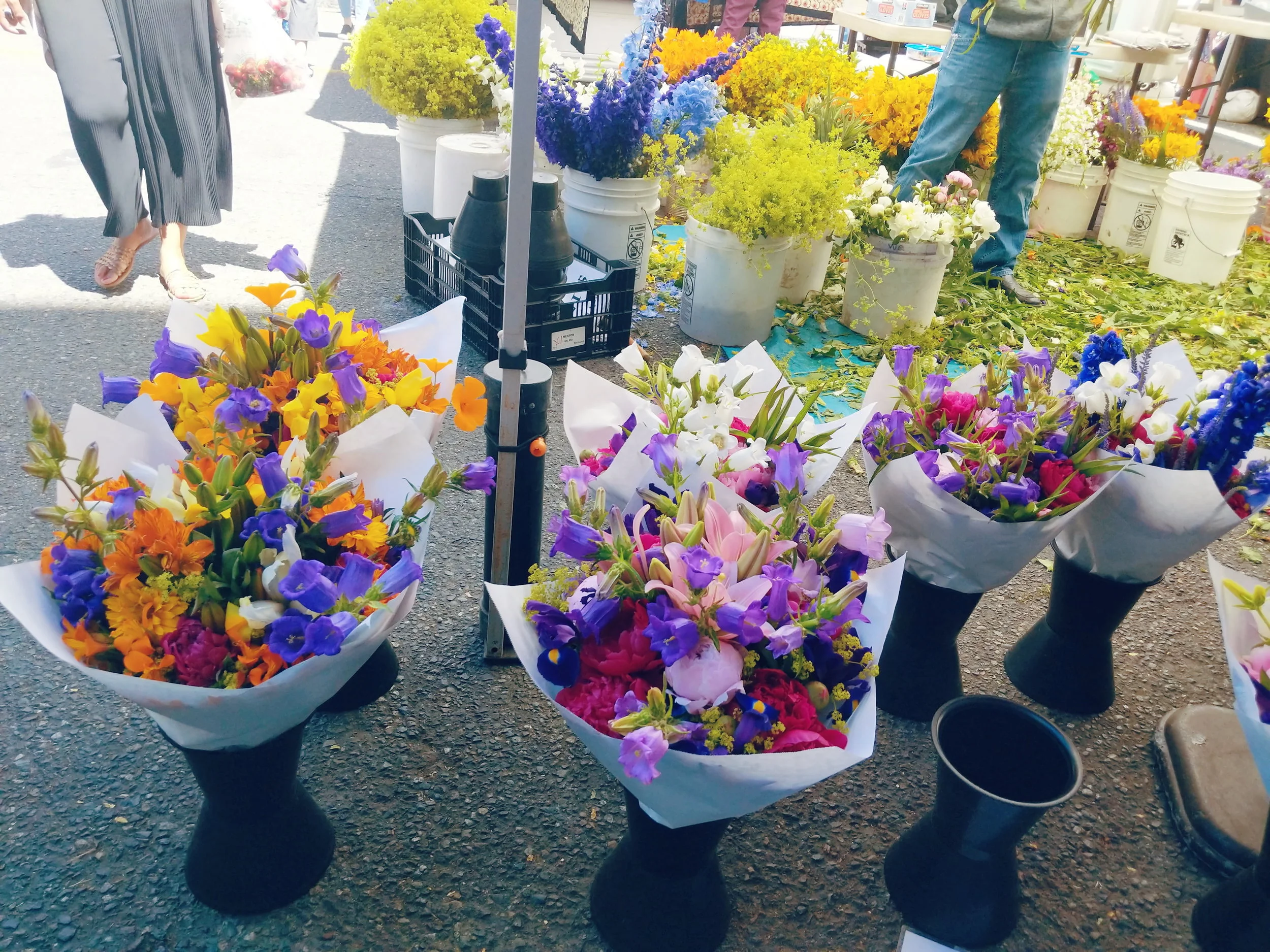 Seattle Must Stop: Visit the Ballard Farmers Market — rebeccakshores.com