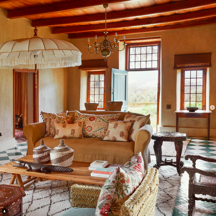 Suzanis in their homes — Bukhara to Cape Town: Suzani Textiles