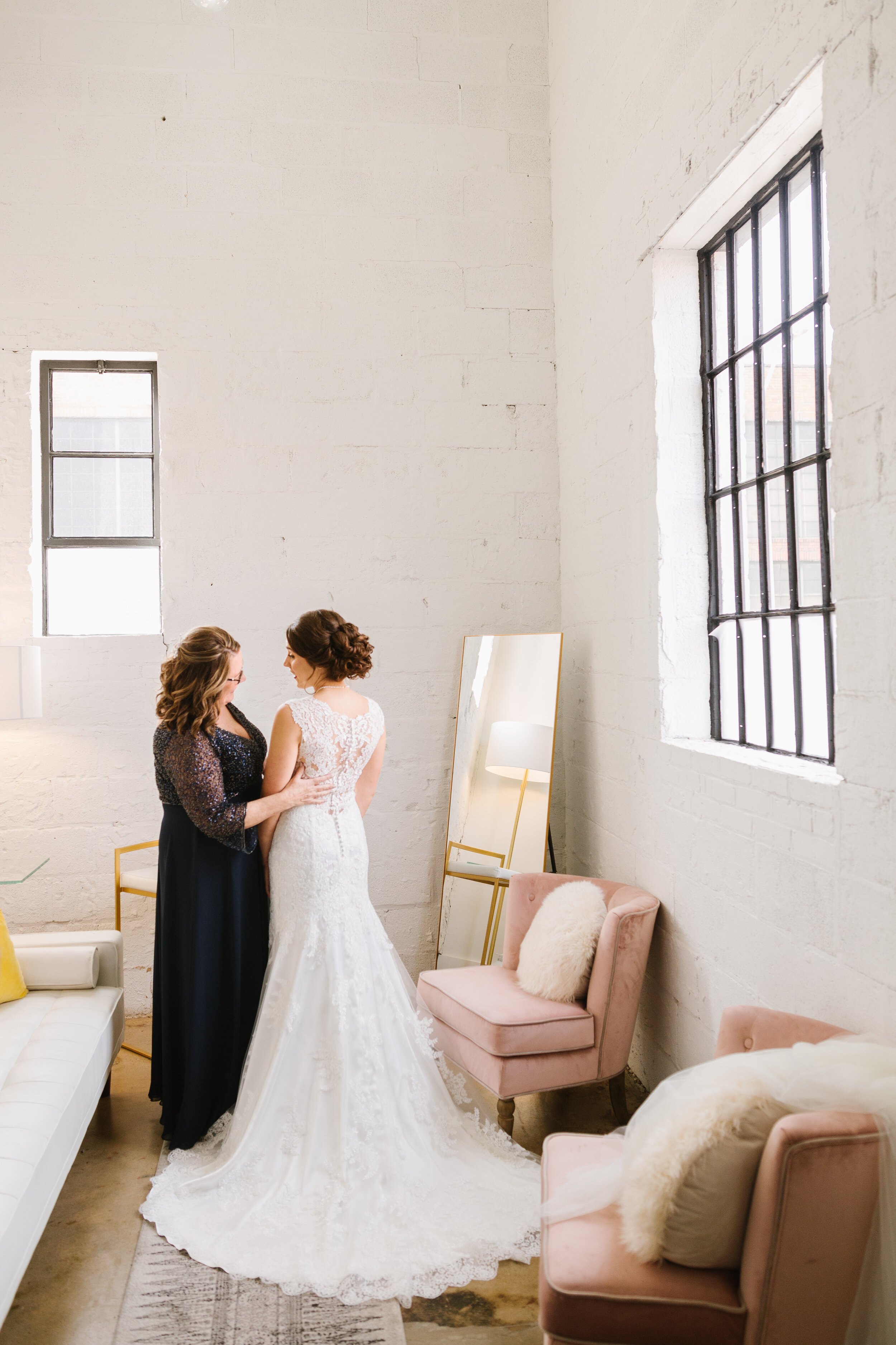 wedding photography that is a blend of candid, posed, natural and ...