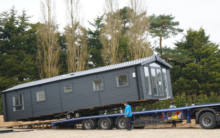 How much does it cost to move a static caravan?