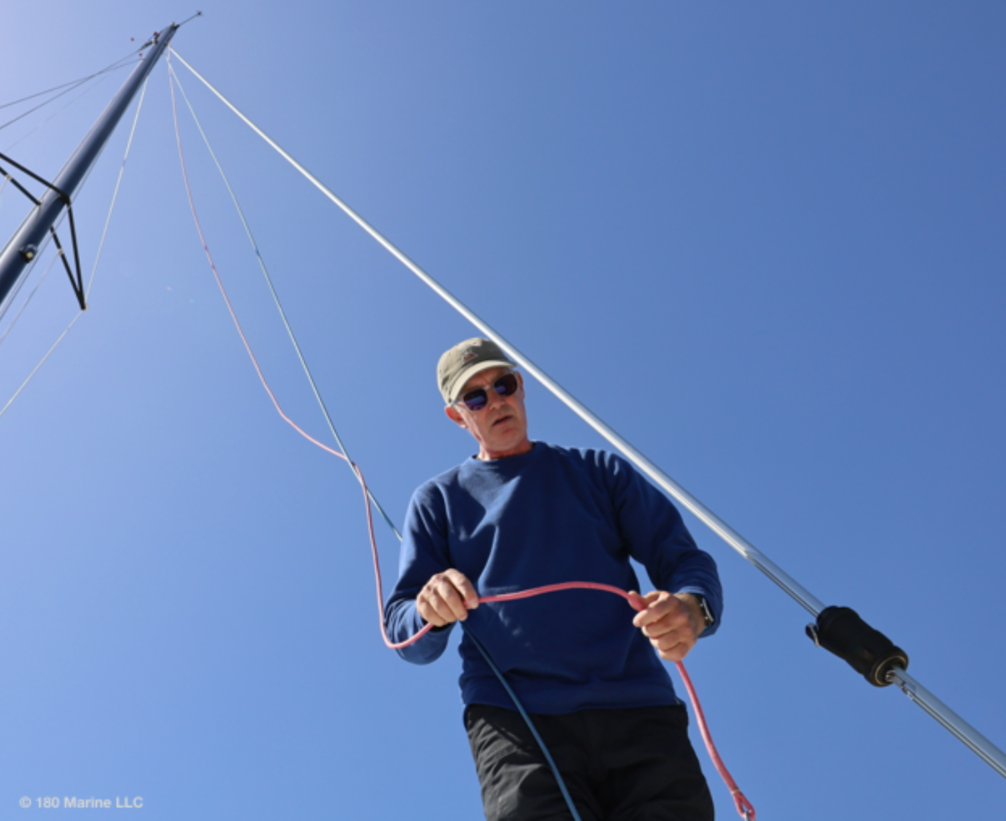 Mast lowering on the Corsair 880 Sport — 180 Marine