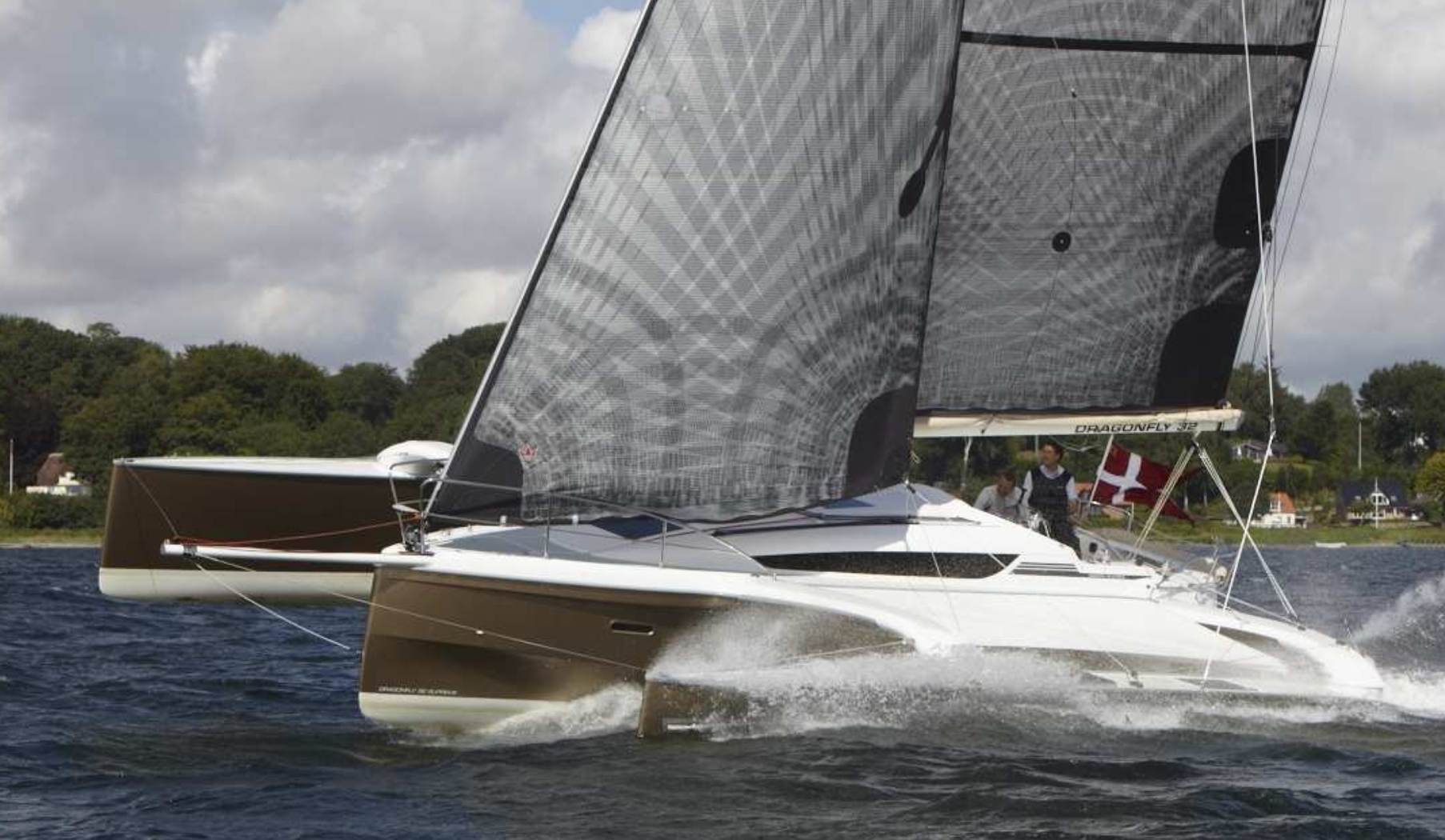Dragonfly 32 Trimaran Boat For Sale — 180 Marine