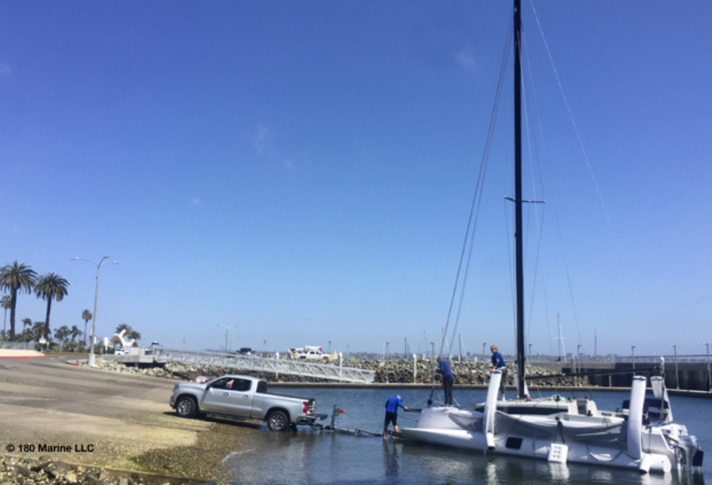Mast lowering on the Corsair 880 Sport — 180 Marine