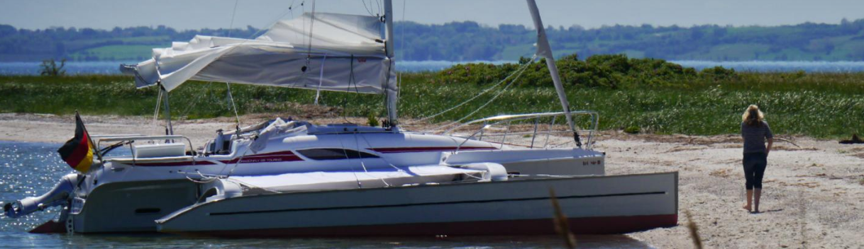 Dragonfly 28 Trimaran Boat For Sale — 180 Marine