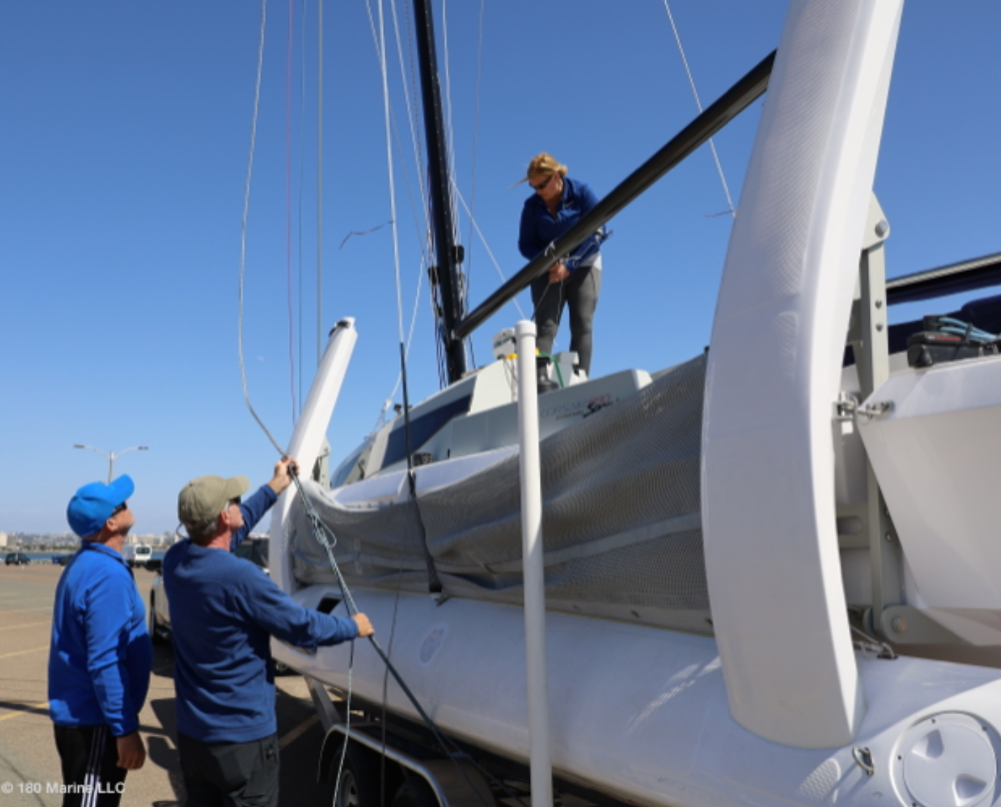 Mast lowering on the Corsair 880 Sport — 180 Marine