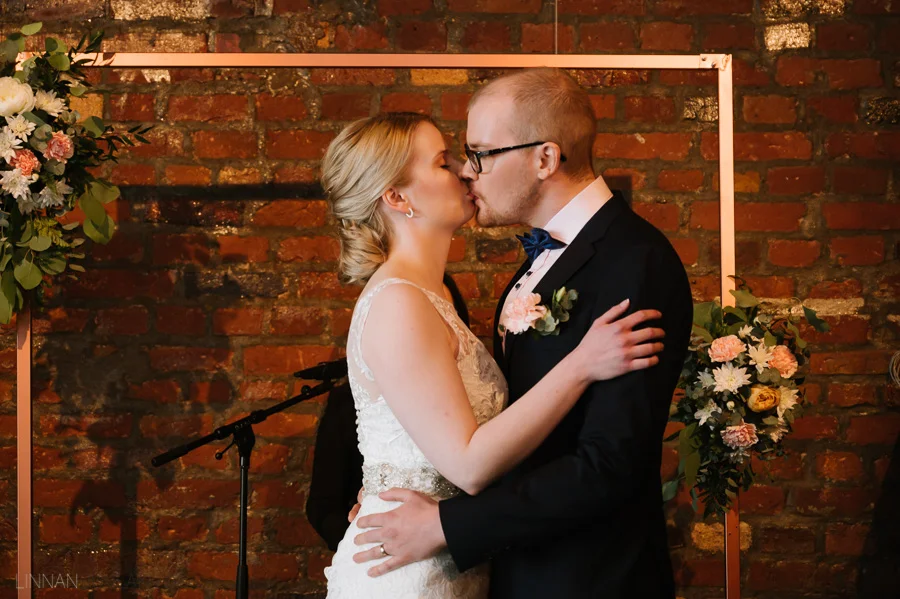 Häät Voimala 1889:ssä | Hääkuvaaja Oulu — Linnan Juhlakuva | Valokuvaaja Oulu