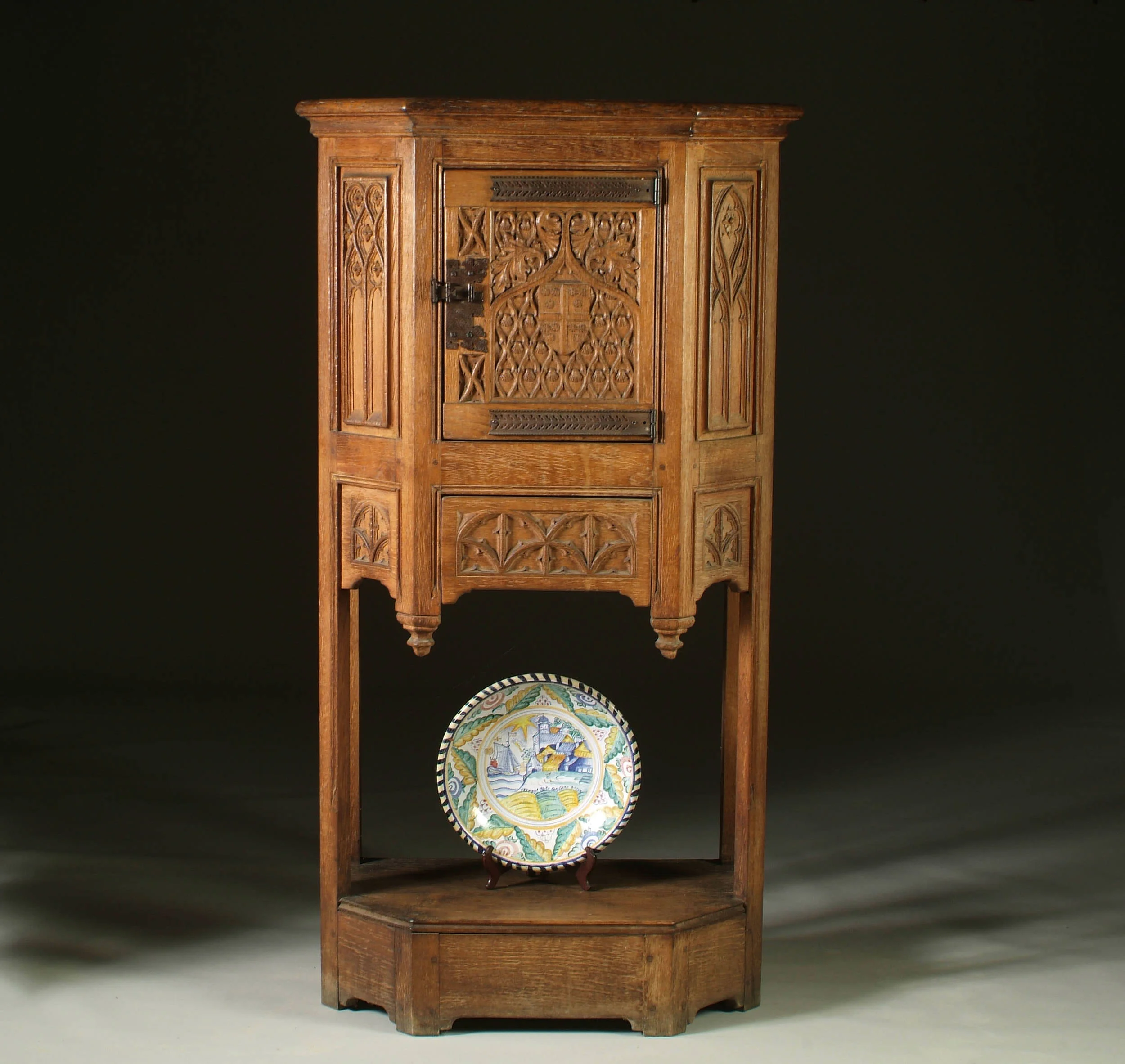 Specialist English Period Furniture made in Solid Oak