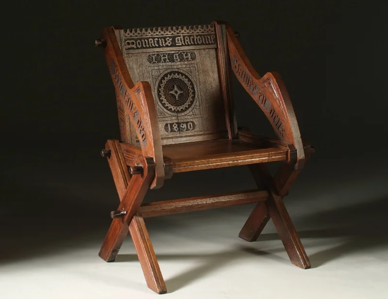 Specialist English Period Furniture made in Solid Oak