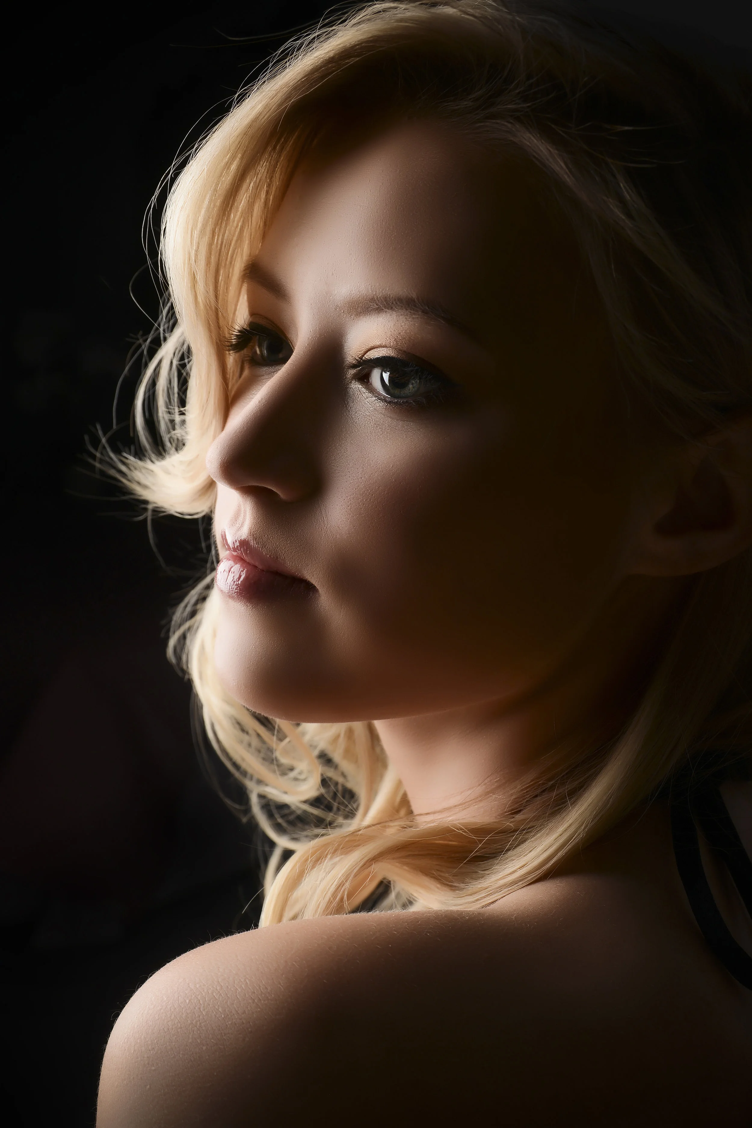 Professional Glamour Photography - Revolution Studios