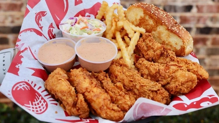 Popular chicken finger chain Raising Cane's announces opening date for its first St. Pete location