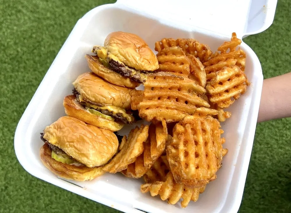 Drew Brees-backed cheeseburger concept Smalls Sliders coming to St. Pete