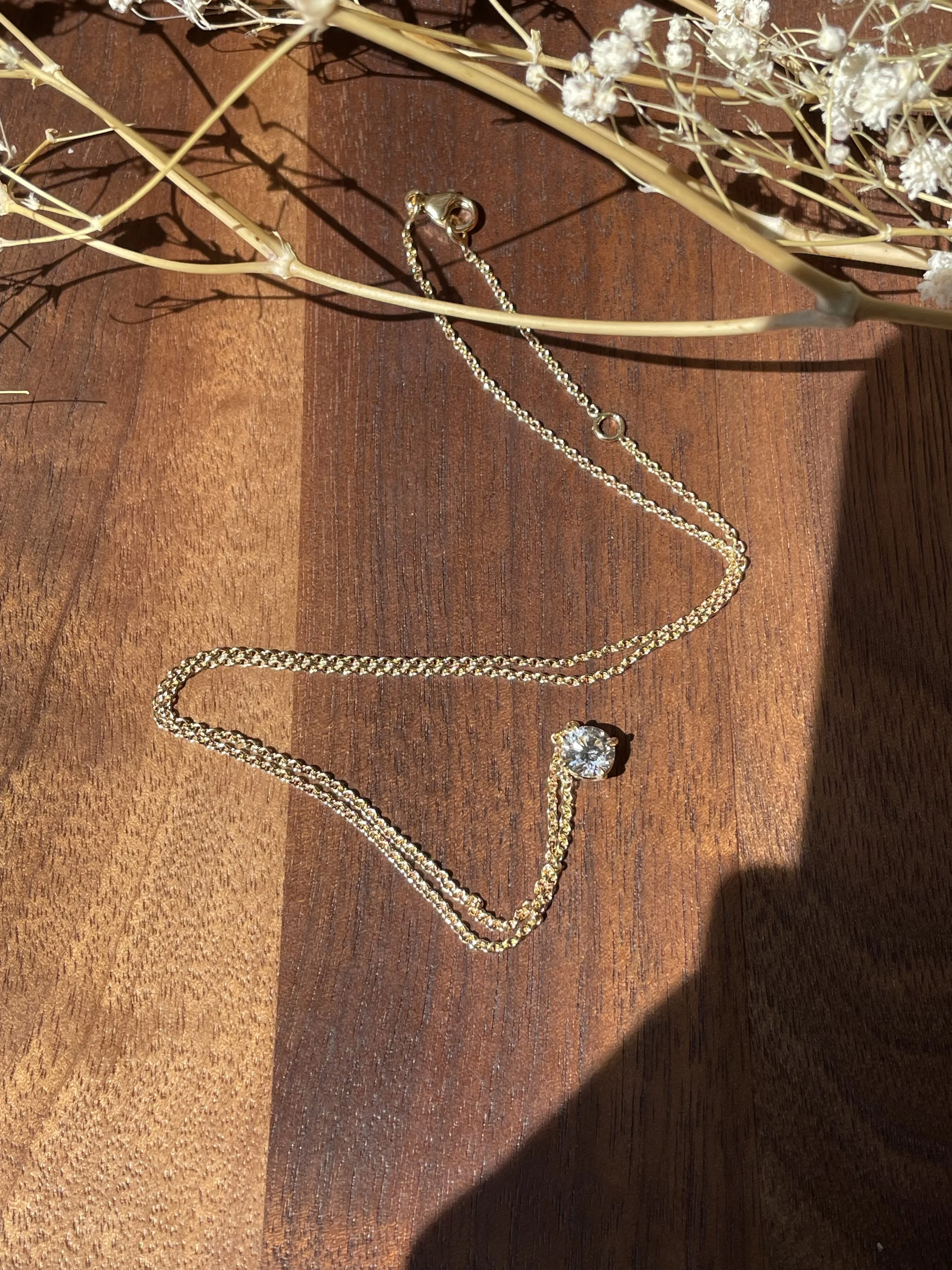 Collier solitaire en or jaune et diamant 0,73ct H VS2 avec certificat ...