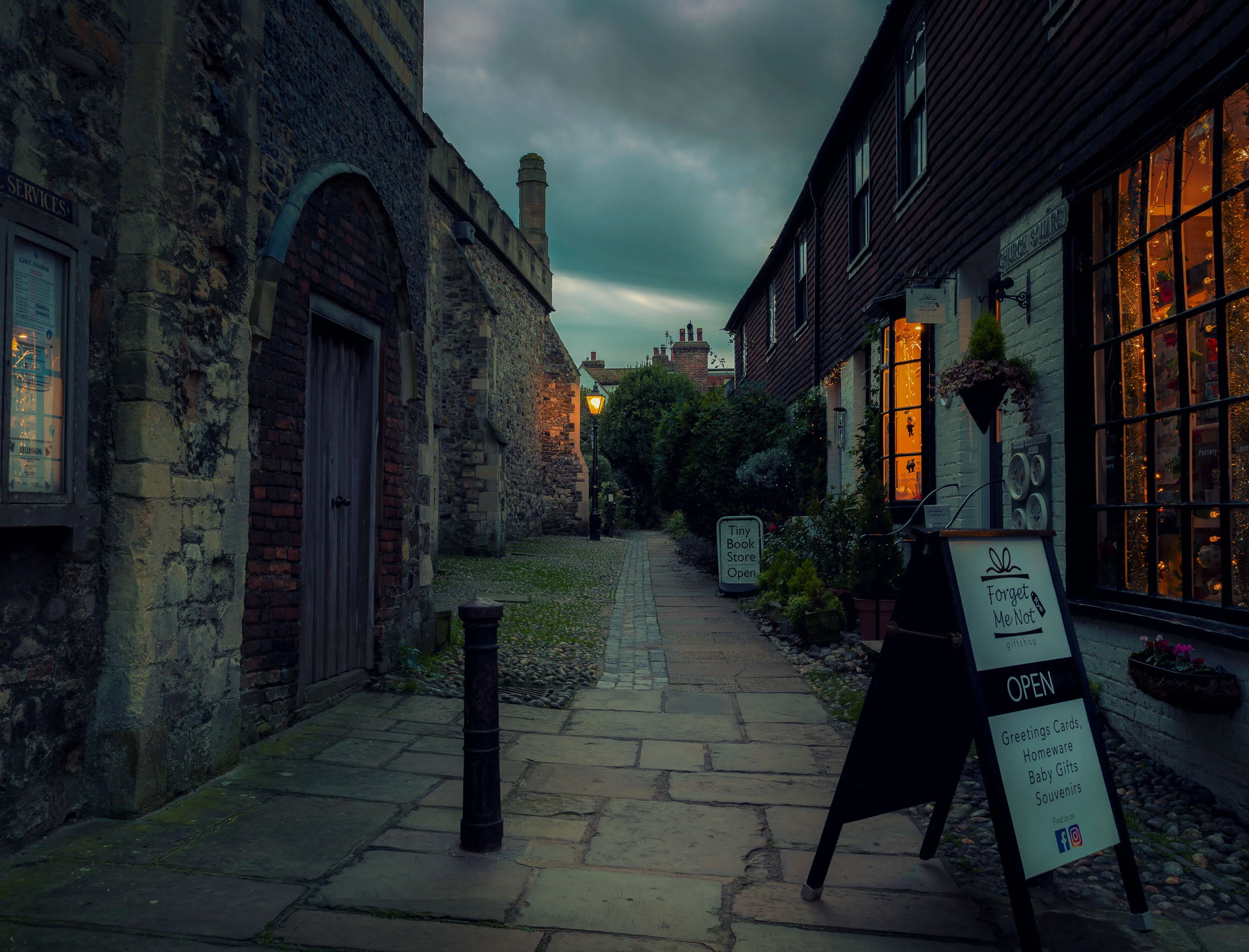 How to Choose the Best ISO for Night Street Photography — JOE REDSKI