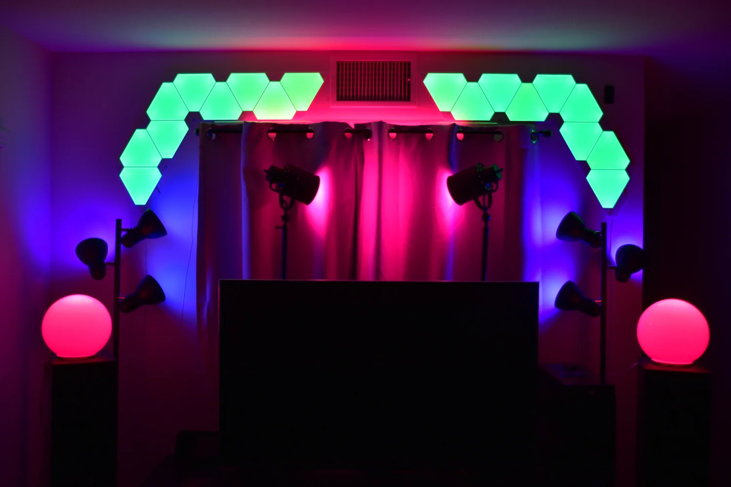 Light DJ - Light Show Maker for Philips Hue, LIFX & Nanoleaf Light Panels