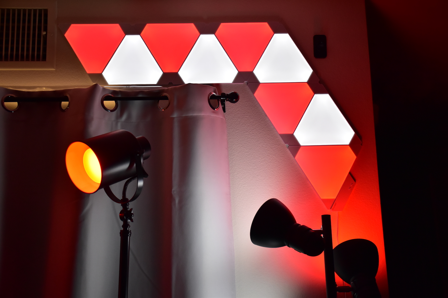 Light DJ - Light Show Maker for Philips Hue, LIFX & Nanoleaf Light Panels